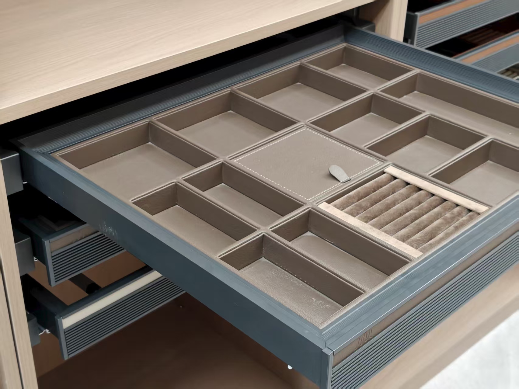 Maximizing Space with Pull-Out Wardrobe Accessories