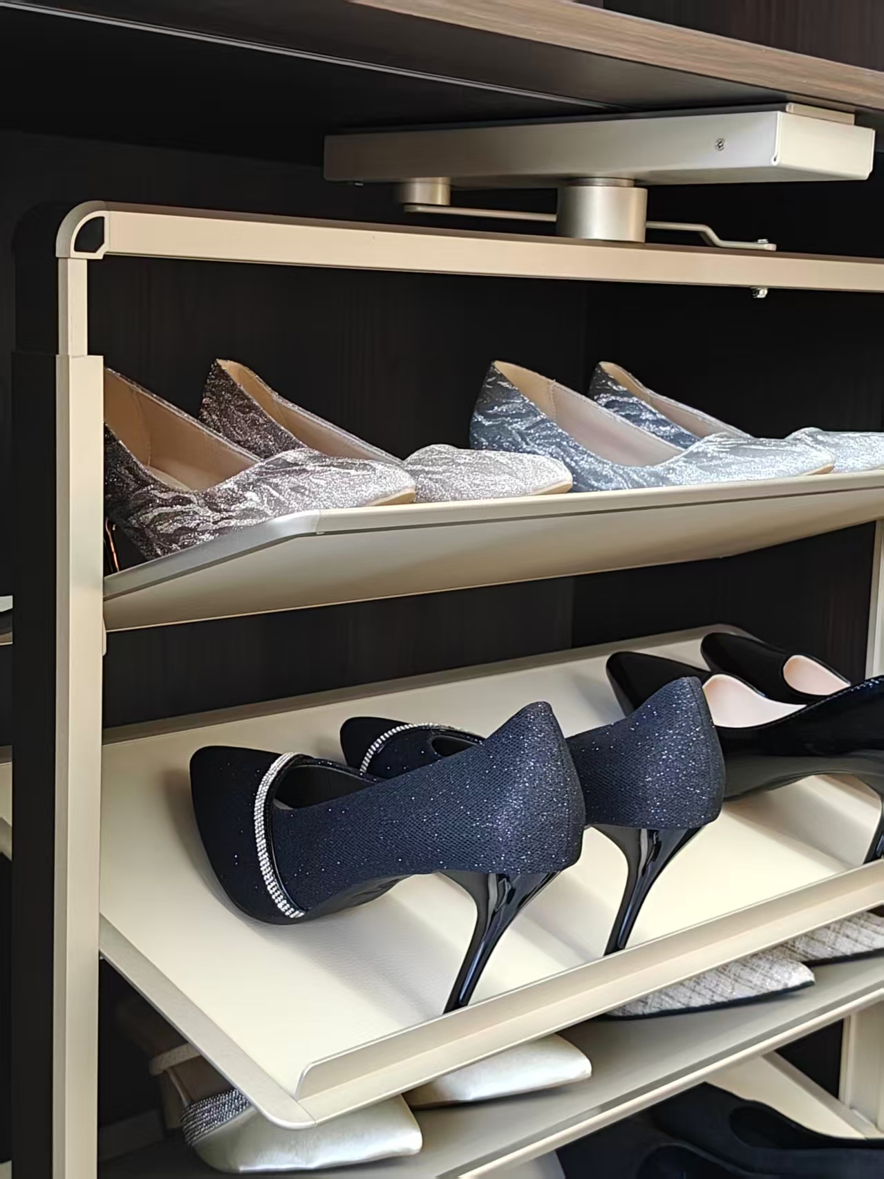 Integrating Smart Tech into Your Wardrobe System